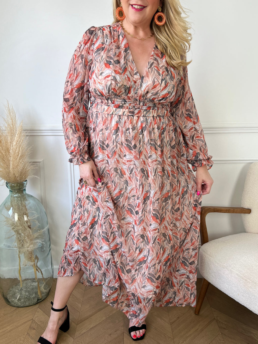 Robe longue à motifs et détails dorés grande taille femme – Loïcia
