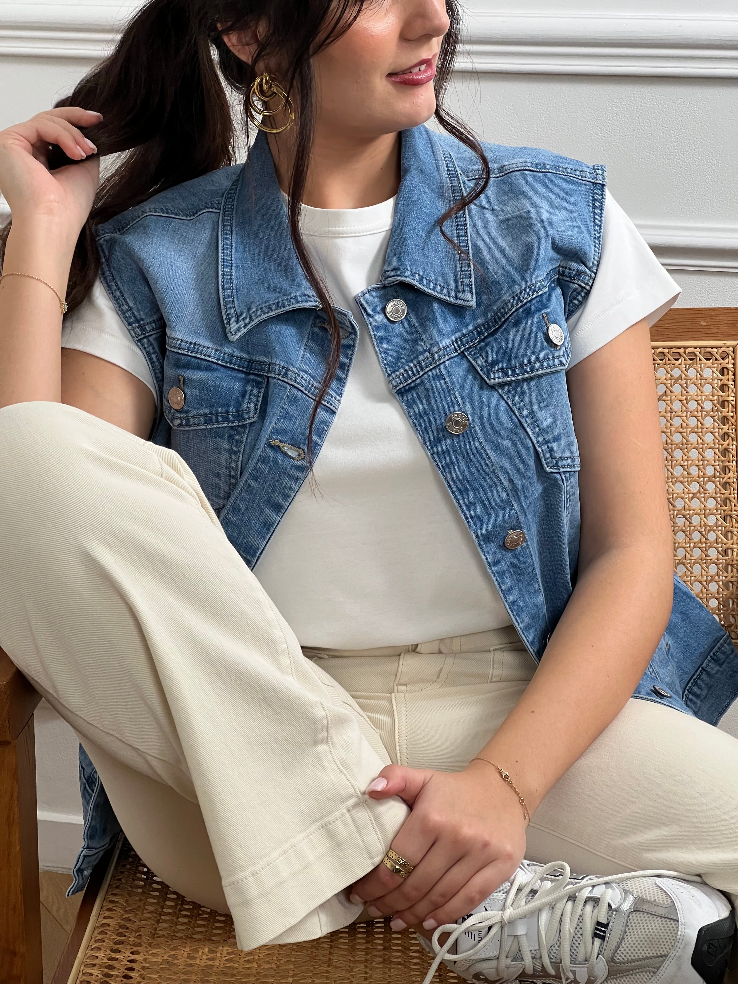 Veste bleue clair en jean sans manches – Loïcia
